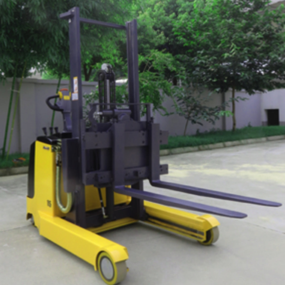 Electric Reach Stacker – Superlift Material Handling